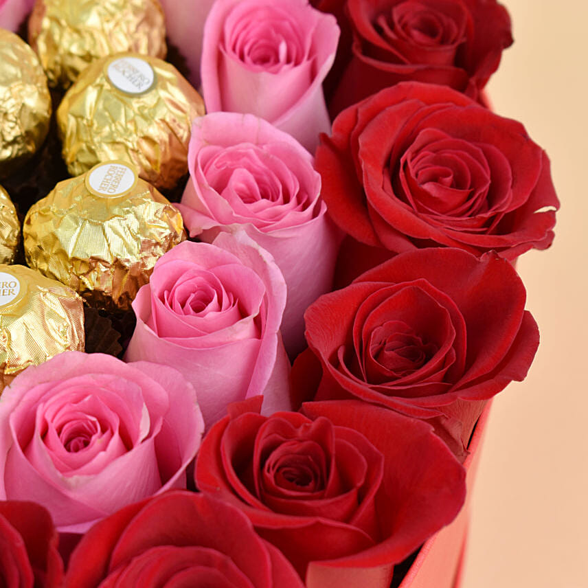 أون لاين Roses and Chocolate In a Heart Shaped Red Box توصيل هدايا في ...