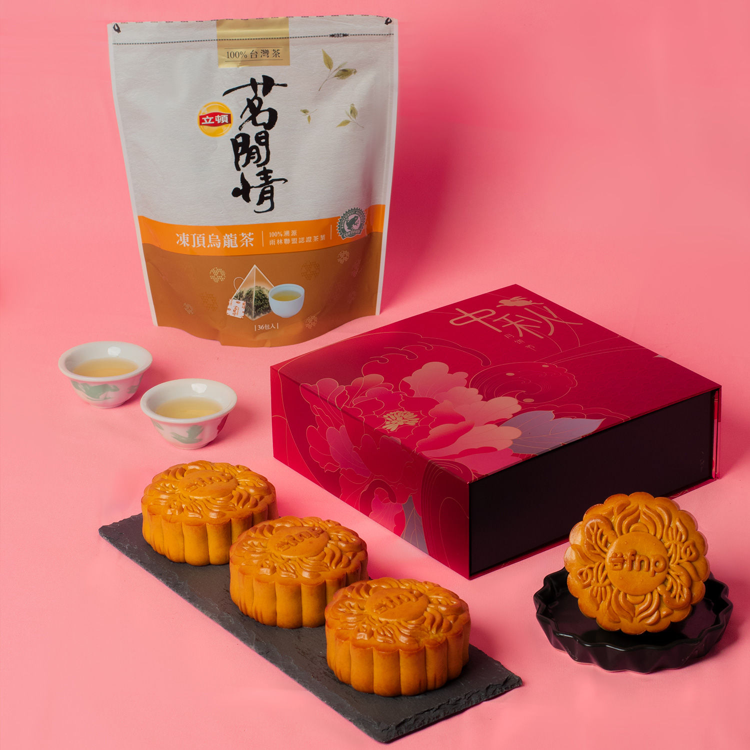 Online Pure White Lotus Double Yolk Mooncakes And Lipton Tea Pack Gift ...