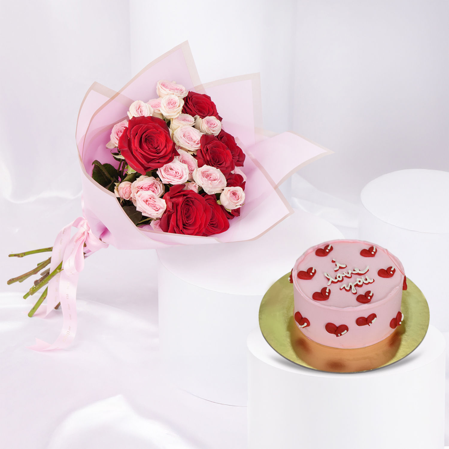 Online Valentine Roses Bouquet and Cake Gift Delivery in Singapore - FNP
