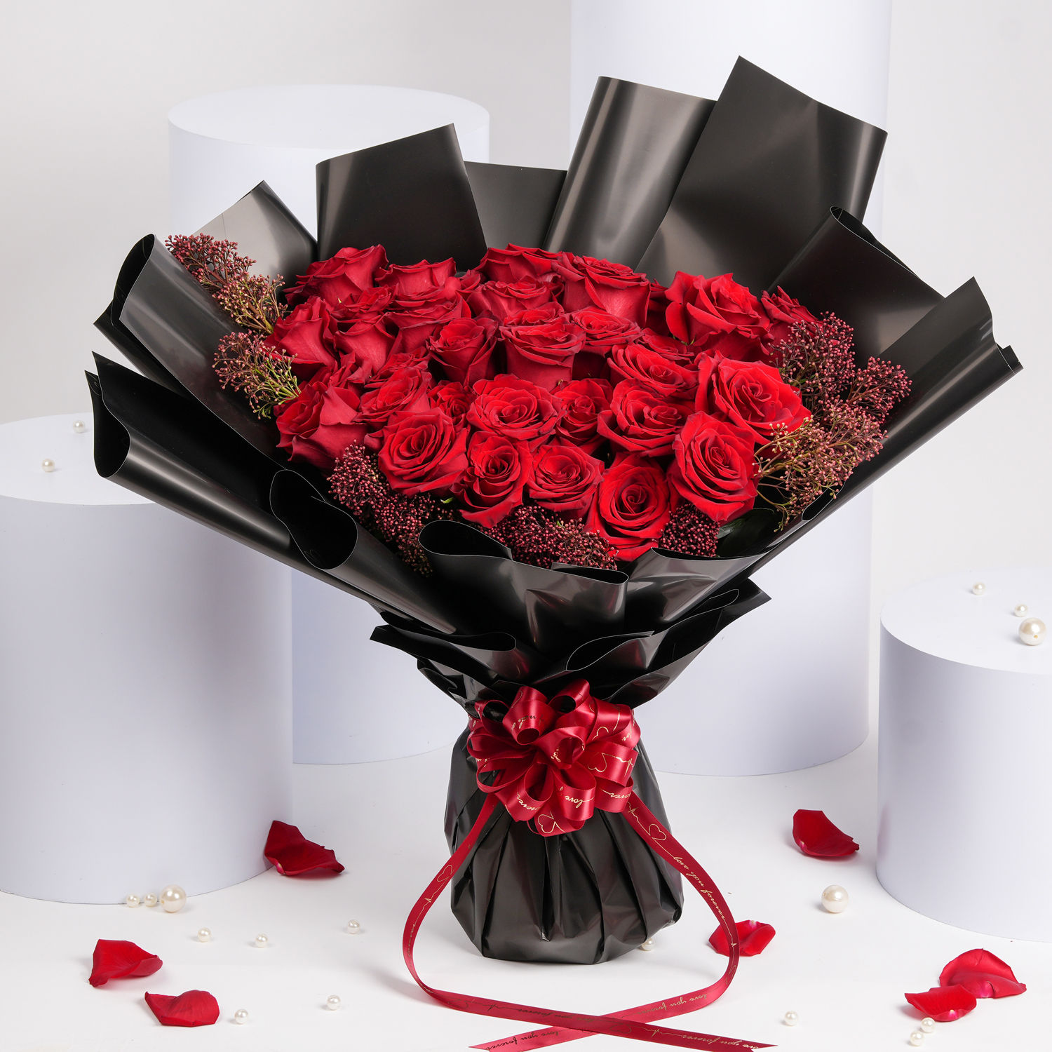 Online Sublime 35 Roses Bouquet Gift Delivery in Singapore - Fnp.ae