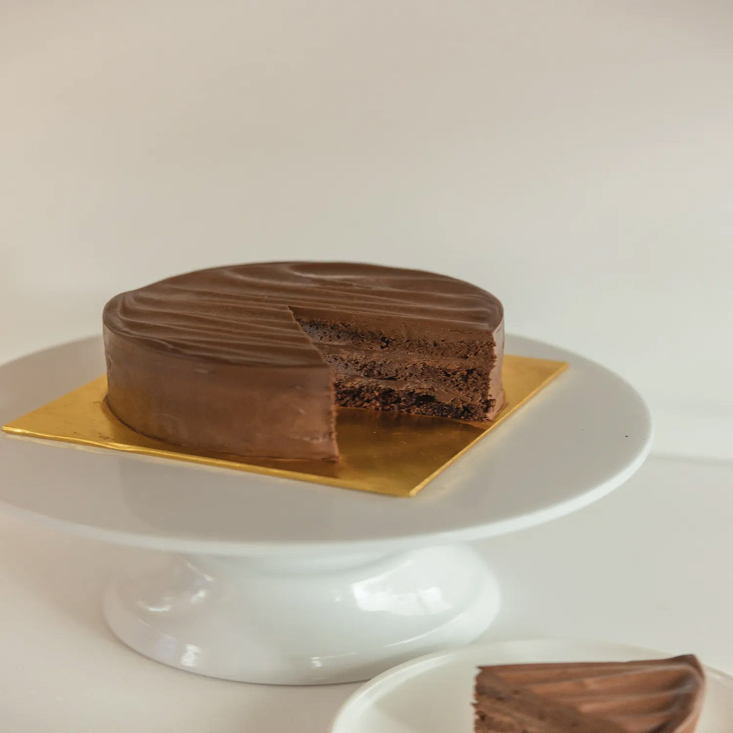Online 5 Inch Round Mud Fudge Cake Gift Delivery in Singapore - Fnp.ae
