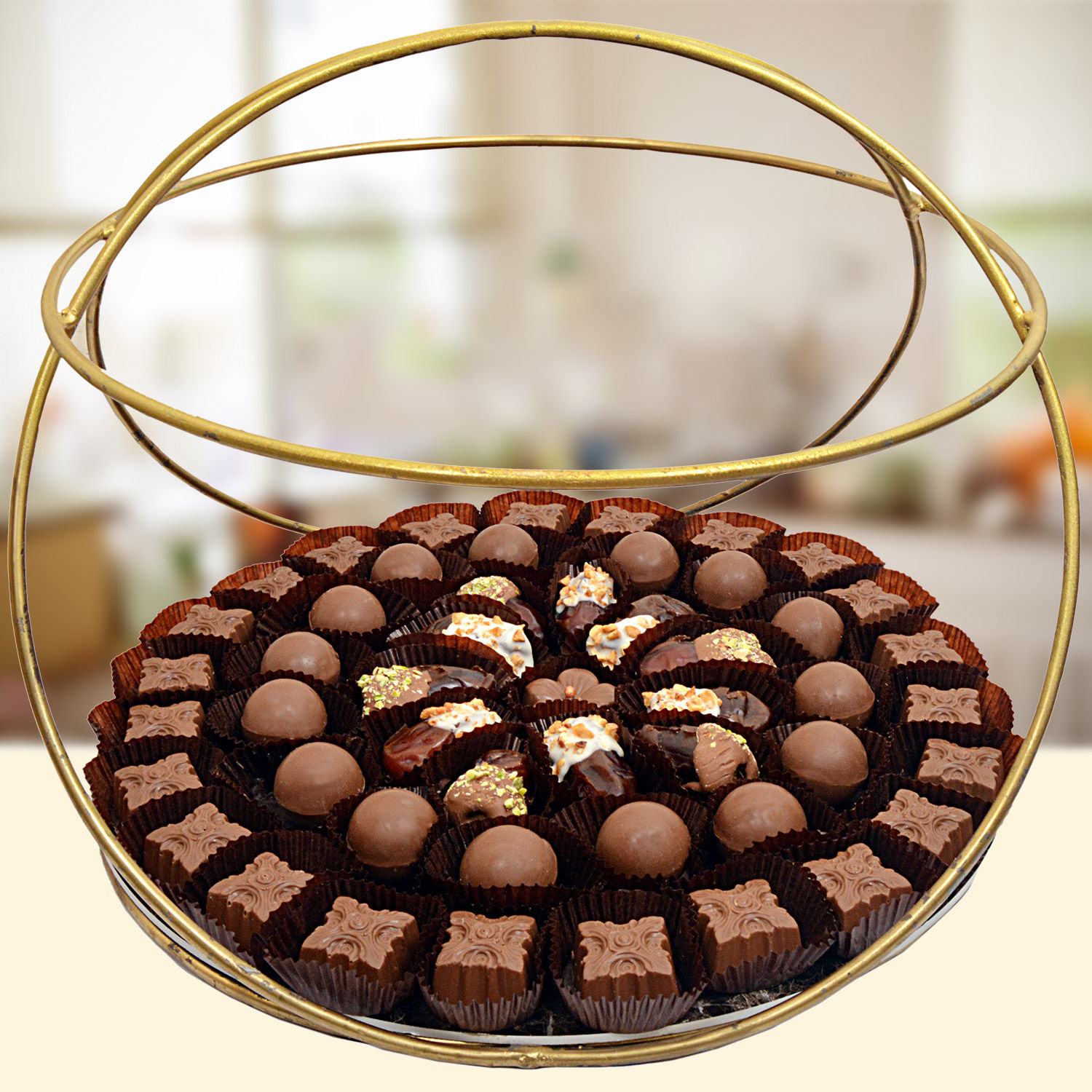 Order Classy Tray Of Dates And Chocolates Online | Same-Day Delivery ...