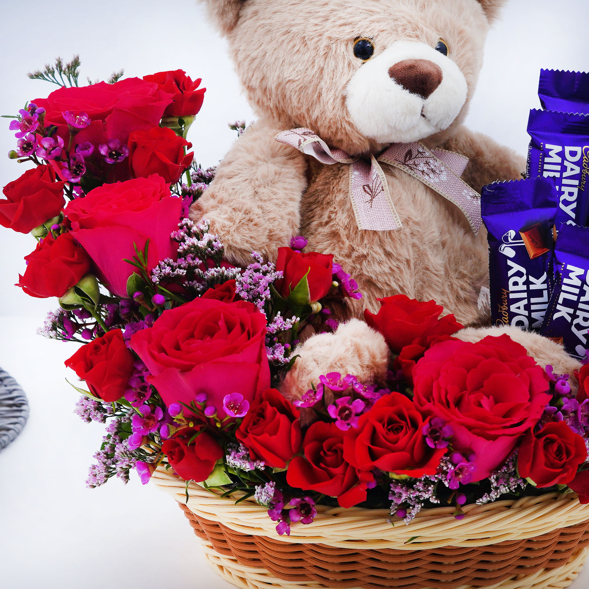 Online Special Surprise Arrangement Gift Delivery in UAE - FNP