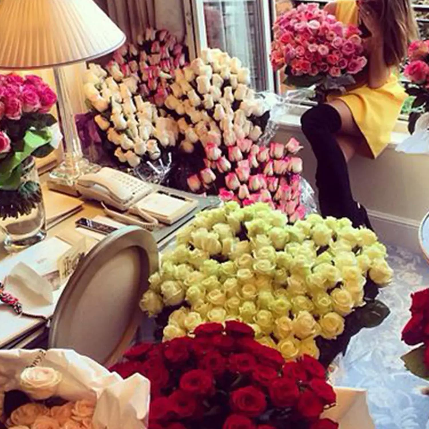 Order Enchanting 500 Roses Vase Arrangement Online | Same-Day Delivery ...