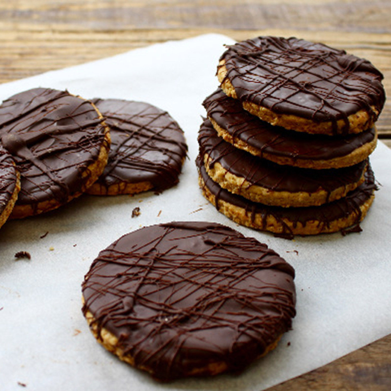Online Dark Chocolate Digestive Biscuit Gift Delivery in UAE - FNP