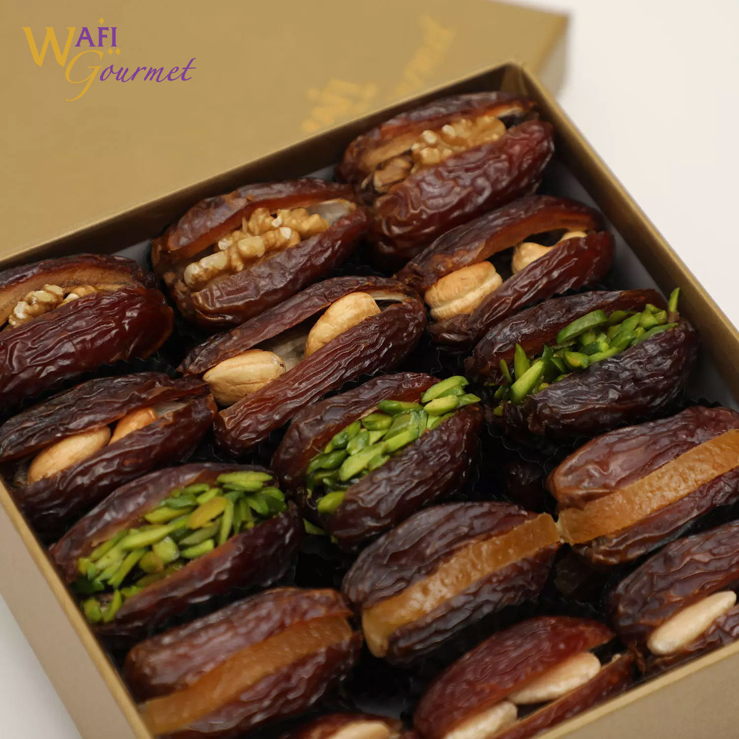 Order A Box Of Medium Majdool Dates with Dry Nuts Filling 780g Online ...