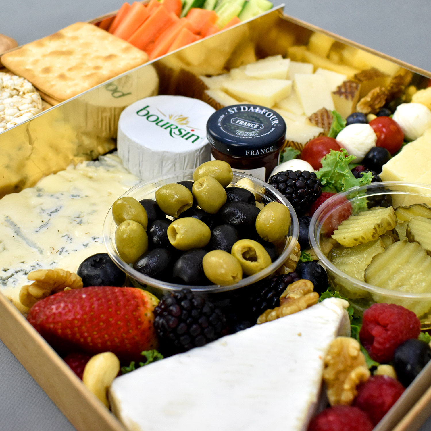 Order Cheese Box For Vegetarians Online | Same-Day Delivery UAE - Fnp.ae