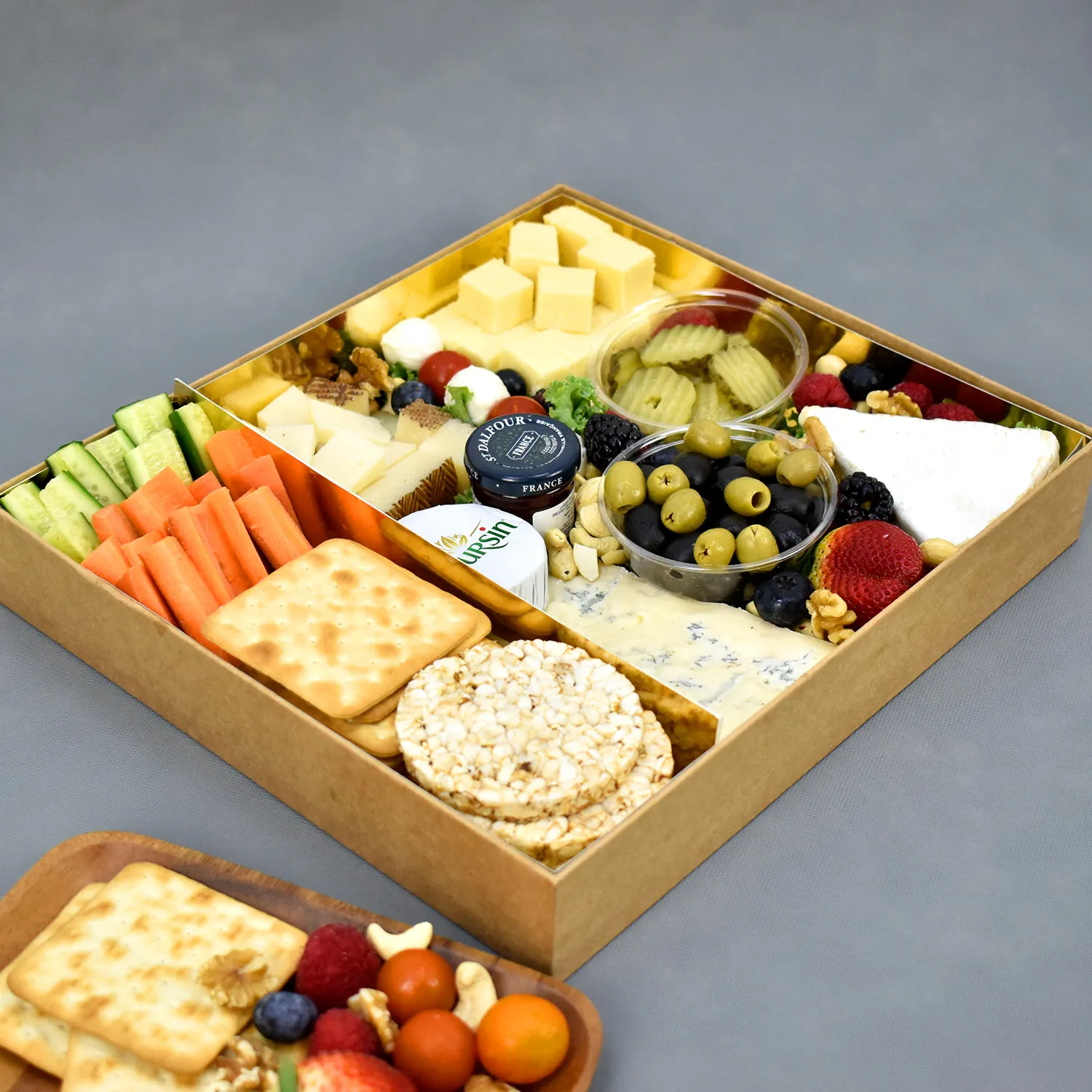 Order Cheese Box For Vegetarians Online | Same-Day Delivery UAE - Fnp.ae