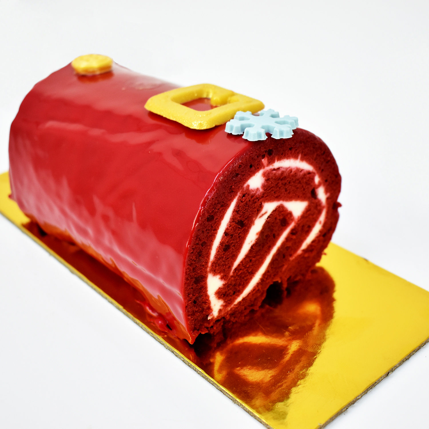 Online 4 Portion Red Velvet Log Cake Gift Delivery in UAE - FNP