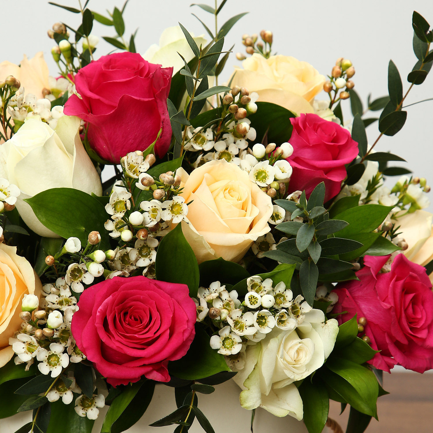Order Beautiful Mixed Roses Arrangement Online | Same-Day Delivery UAE ...