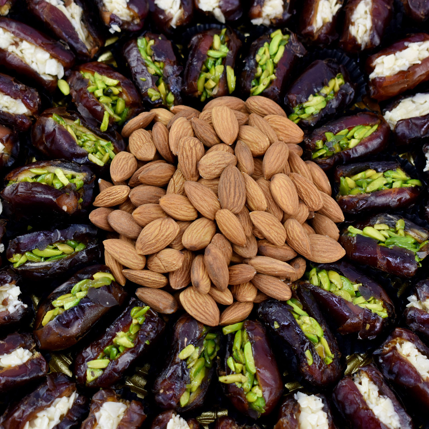 Online Spread of Premium Stuff Dates Gift Delivery in UAE - FNP