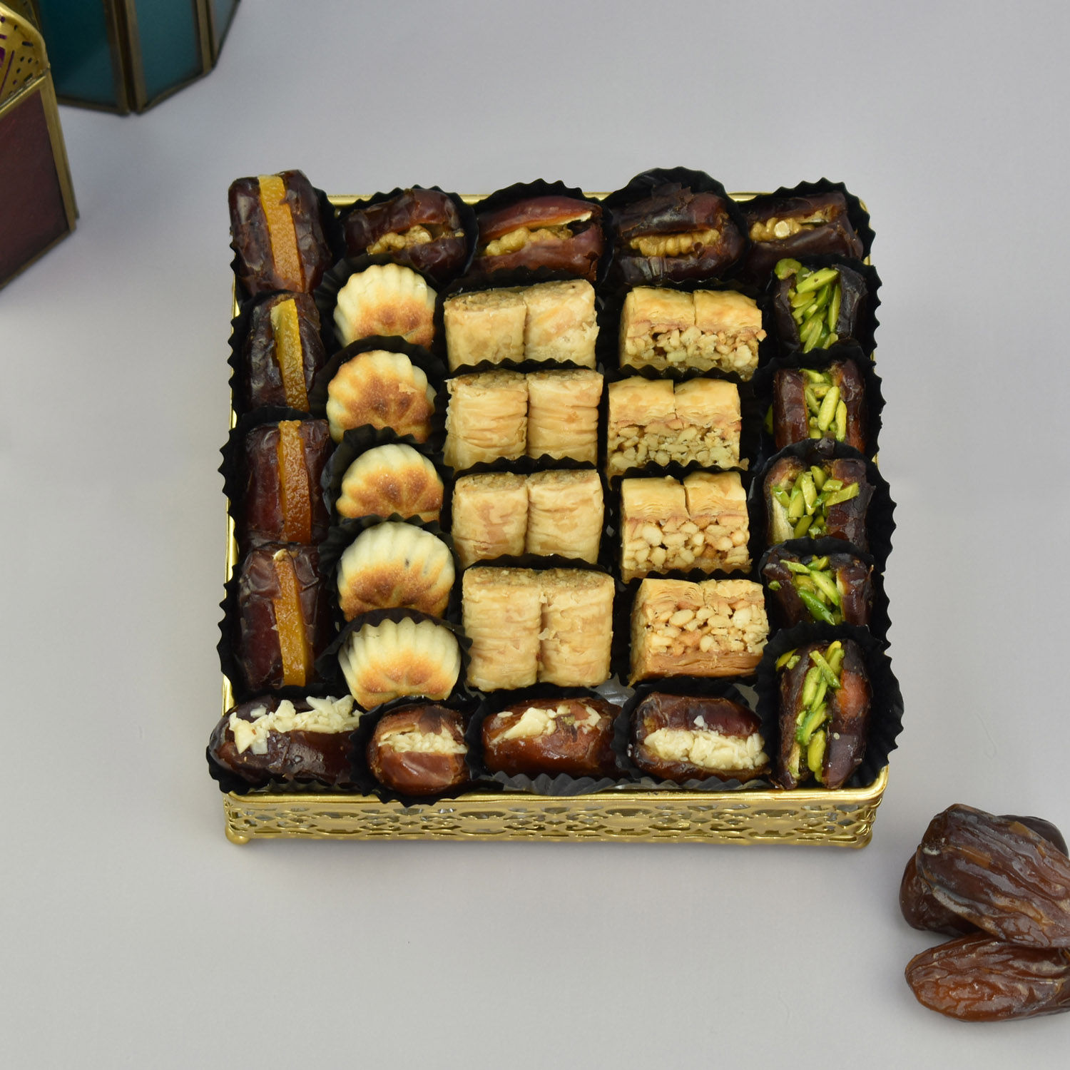 Order Square Tray of Dates and Baklava Online | Same-Day Delivery UAE ...