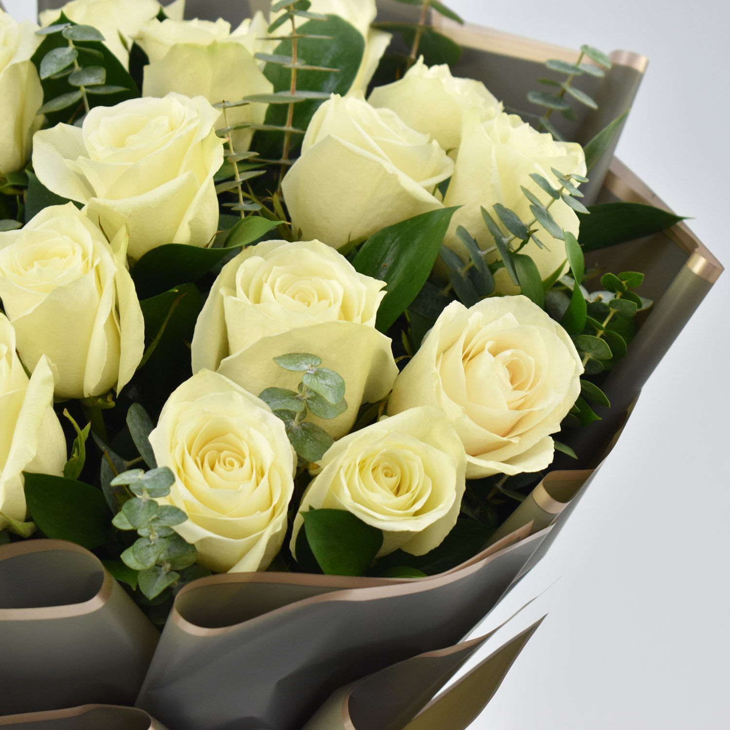 Order Serene 20 White Rose Bouquet Online | Same-Day Delivery UAE - Fnp.ae