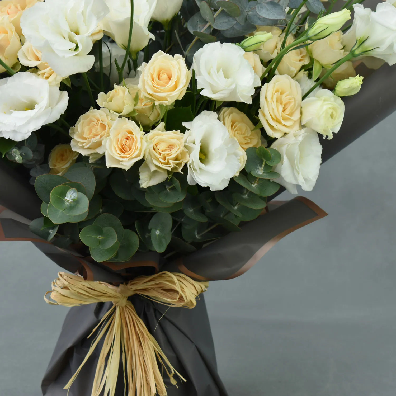 Order Spray Rose and Lisianthus Bouquet Online | Same-Day Delivery UAE ...
