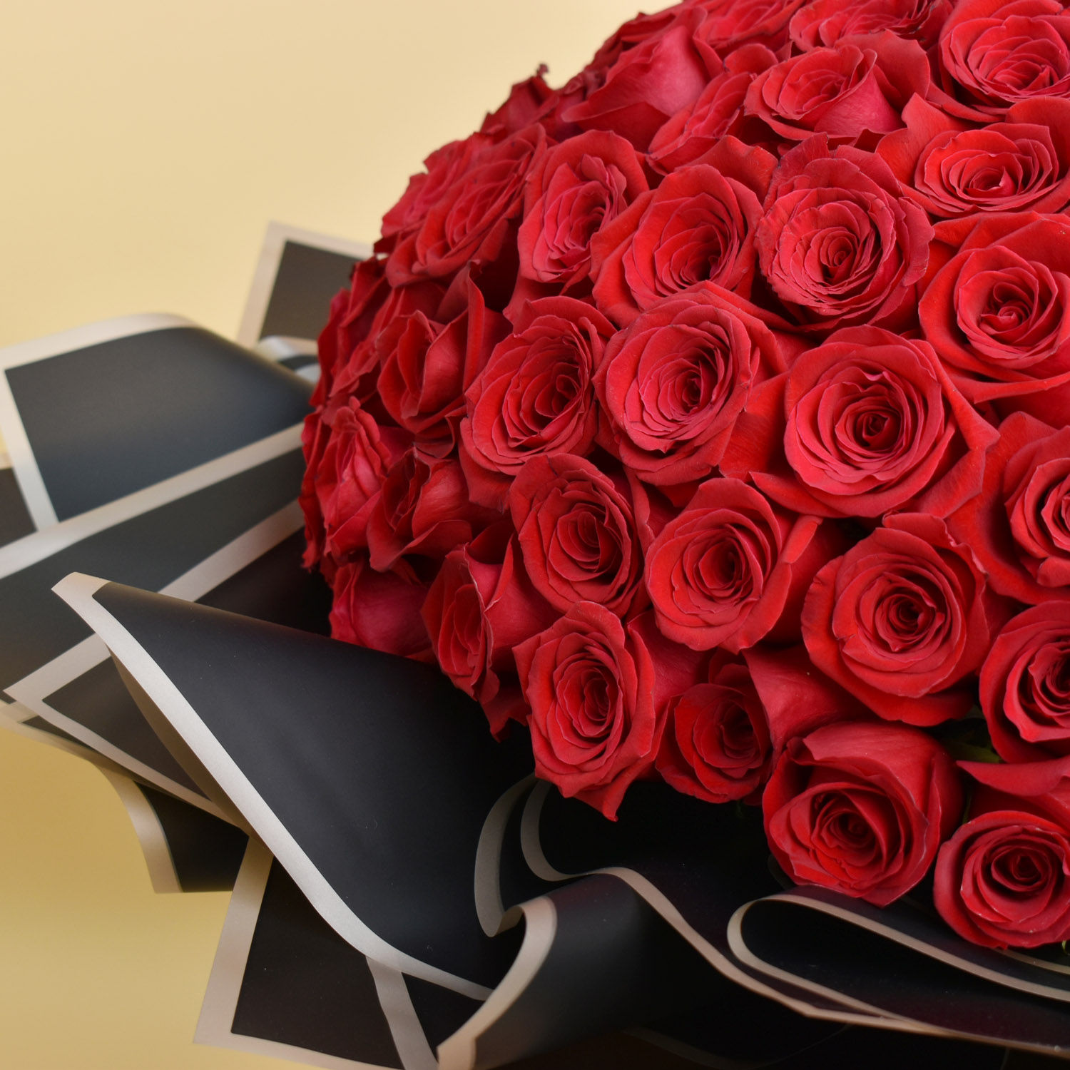 Order 200 Valentine Roses Bouquet Online | Same-Day Delivery UAE - Fnp.ae