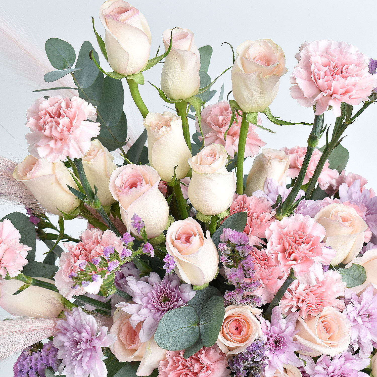 Order Love Mom Flowers Arrangement Online | Same-Day Delivery UAE - Fnp.ae