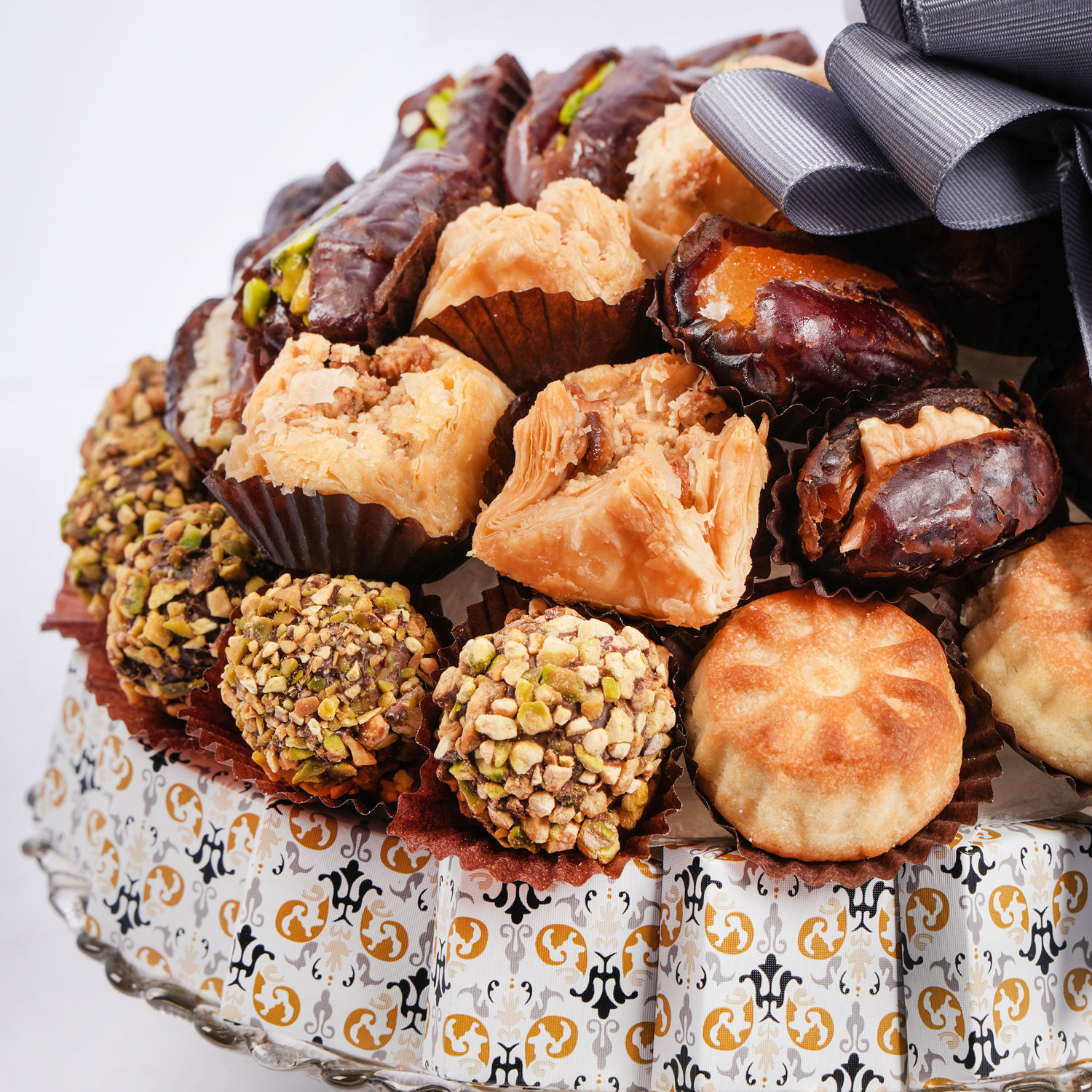 Online Truffles with Mamoul and Dates Gift Delivery in UAE - FNP