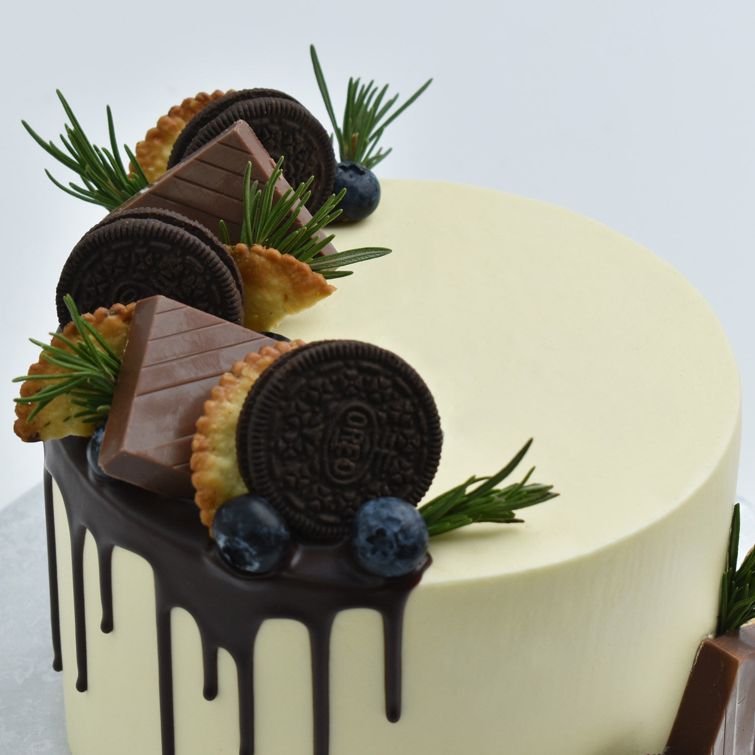 Order Chocolate Fever Cake Online | Same-Day Delivery UAE - Fnp.ae