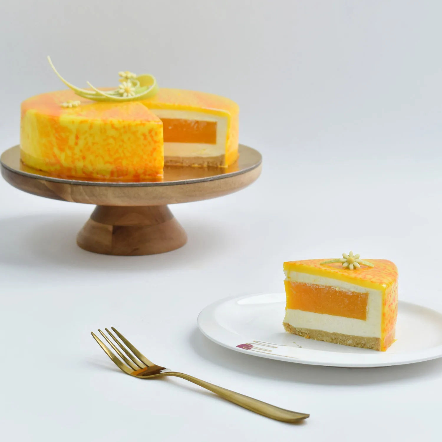 Online Delicious Mango cake Gift Delivery in UAE - FNP