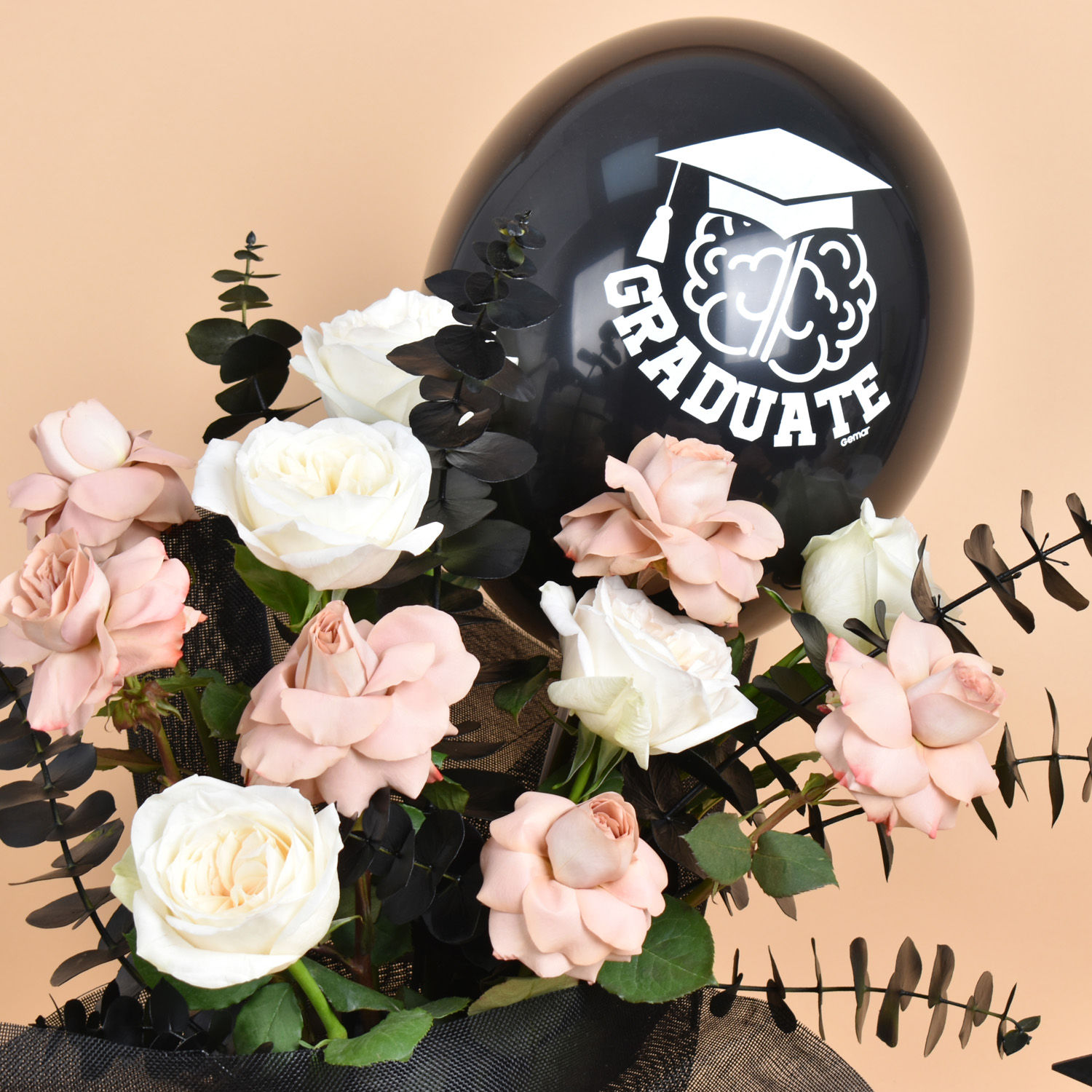 Online Celebrate Graduation Flowers Bouquet with Cake Gift Delivery in ...