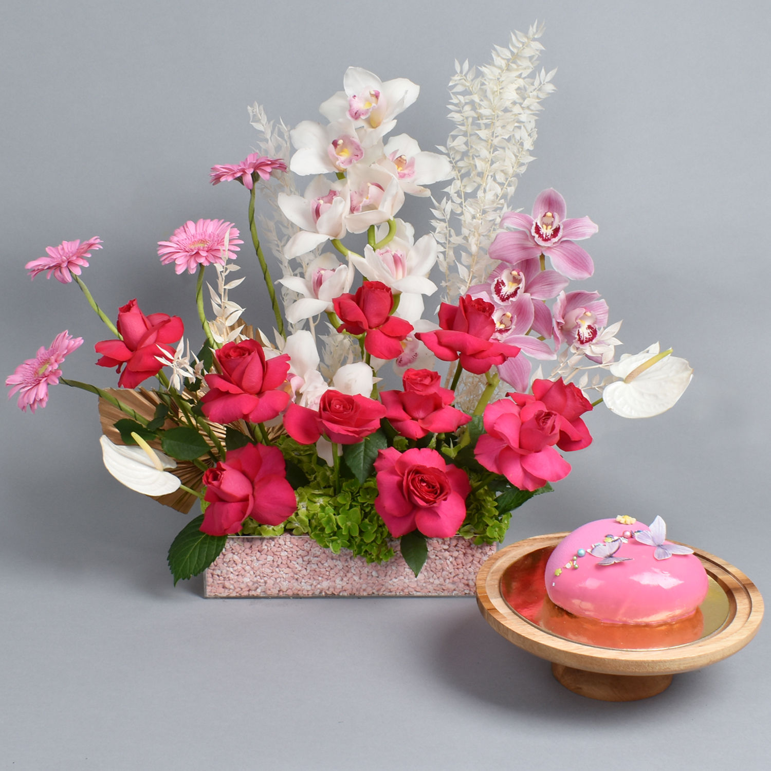 Order Roses And Smiles Arrangement With Cake Online | Same-Day Delivery ...