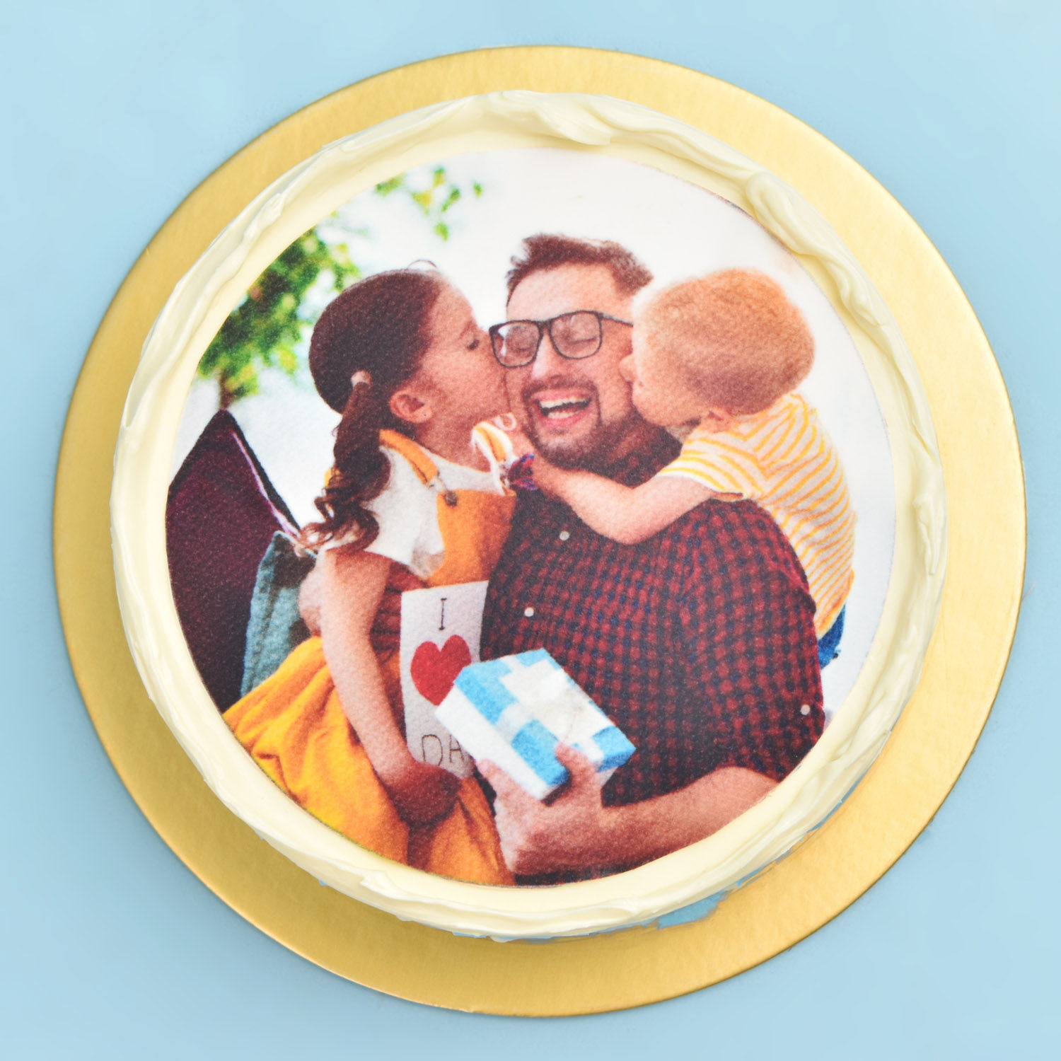 Online Personalised Delicious Half Kg Cake Gift Delivery in UAE - FNP