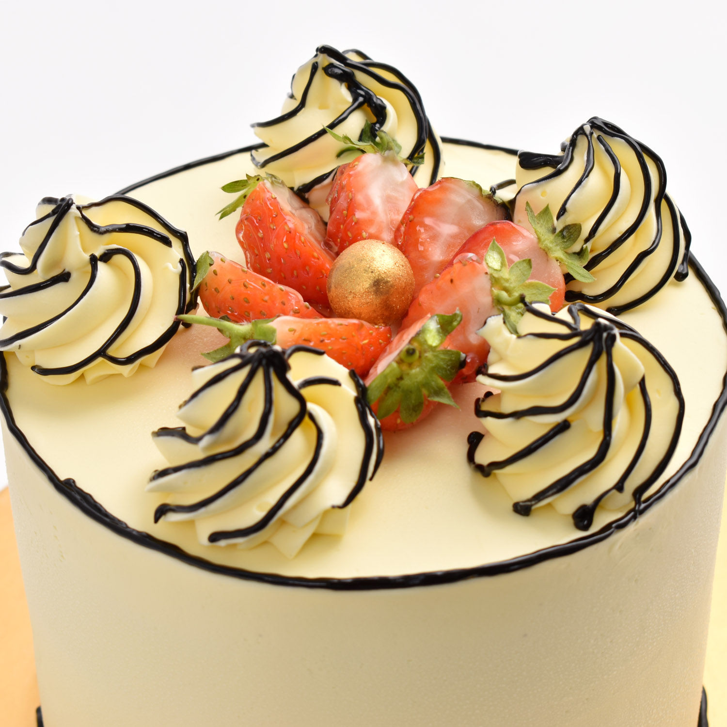 Order Golden Strawberry 2D Cake Online | Same-Day Delivery UAE - Fnp.ae