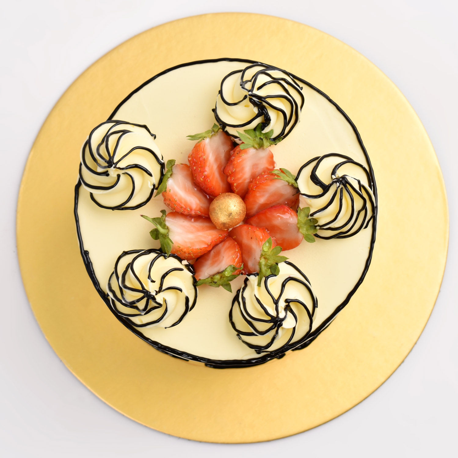 Order Golden Strawberry 2D Cake Online | Same-Day Delivery UAE - Fnp.ae