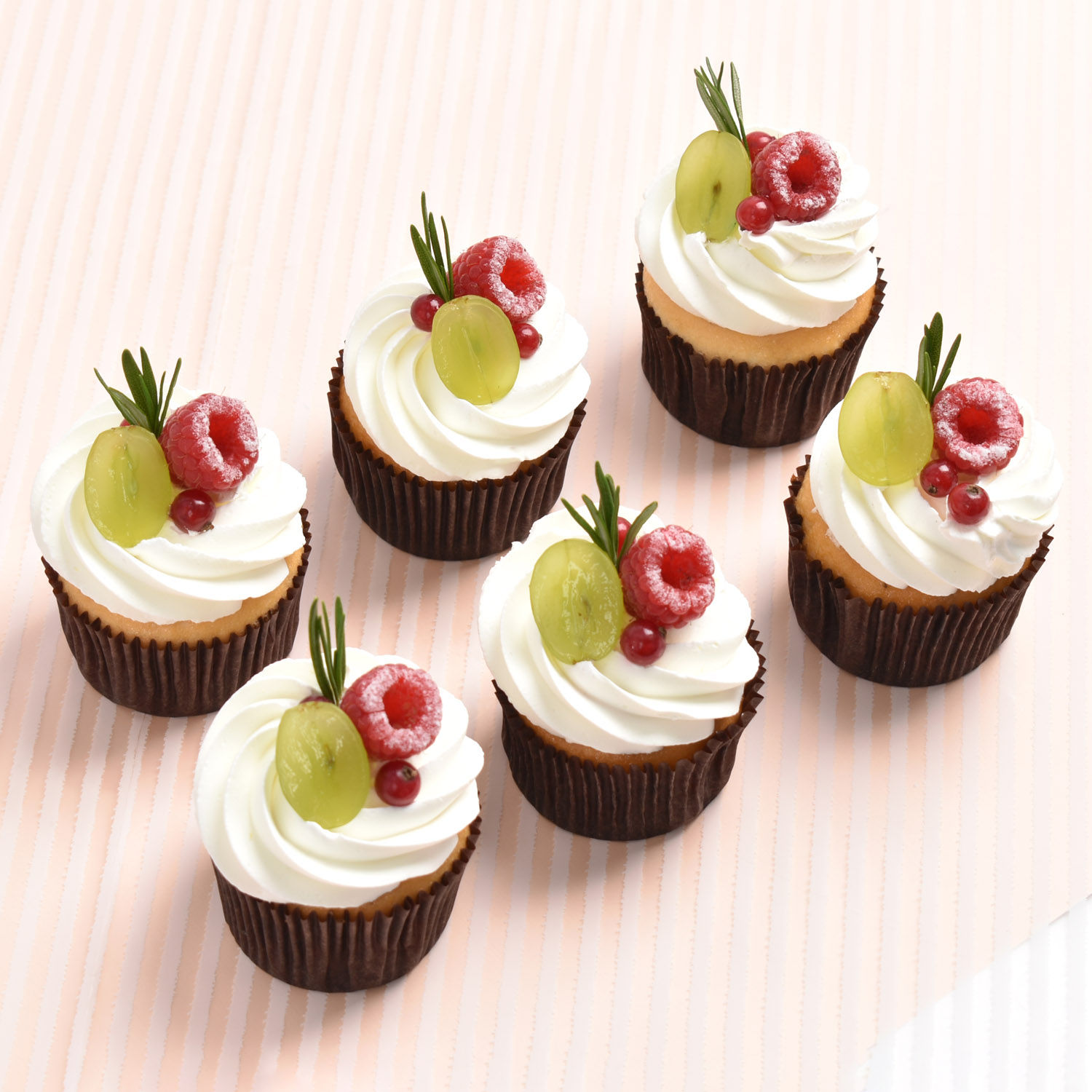 Order Eggless Vanilla Cupcakes 6 Pcs Online | Same-Day Delivery UAE ...