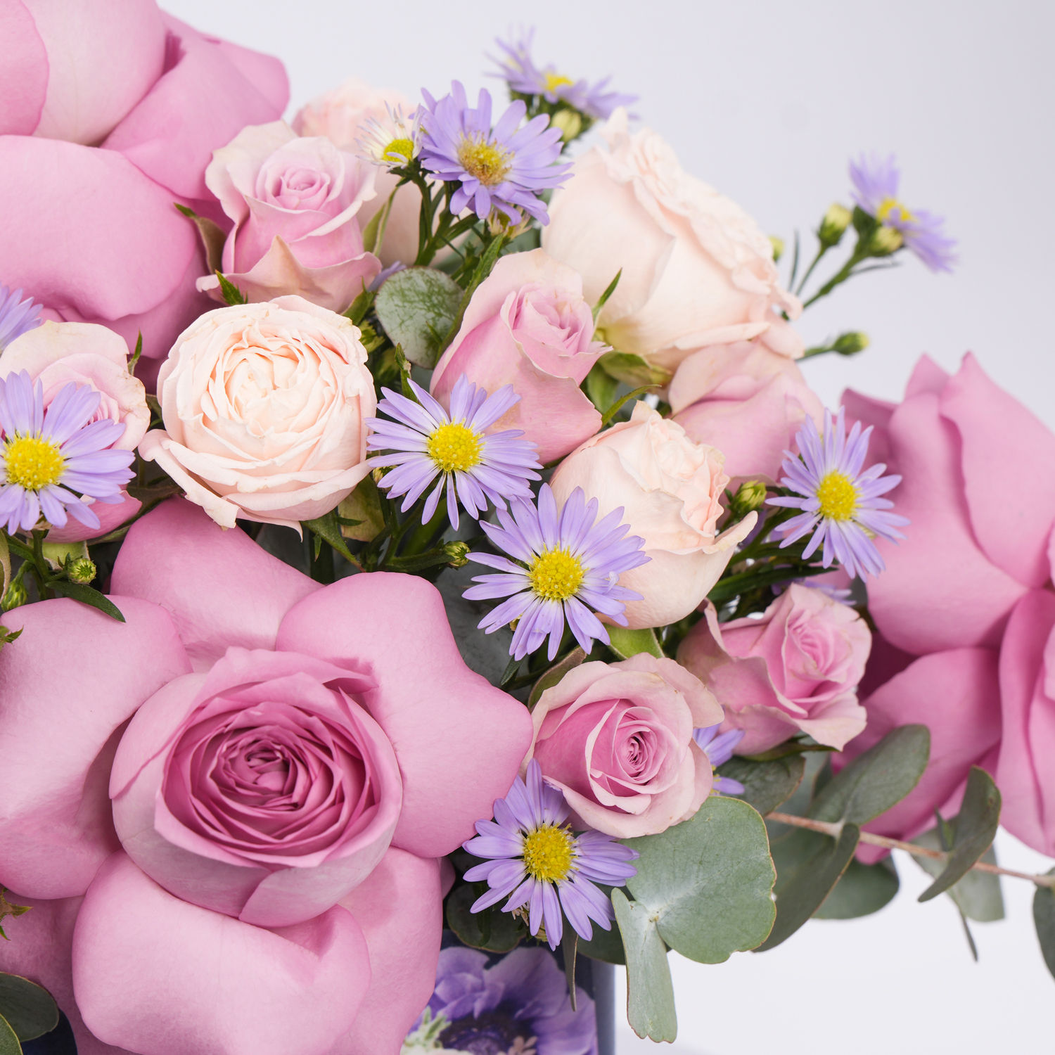 Online Birthday Rose Arrangement Gift Delivery in UAE - FNP