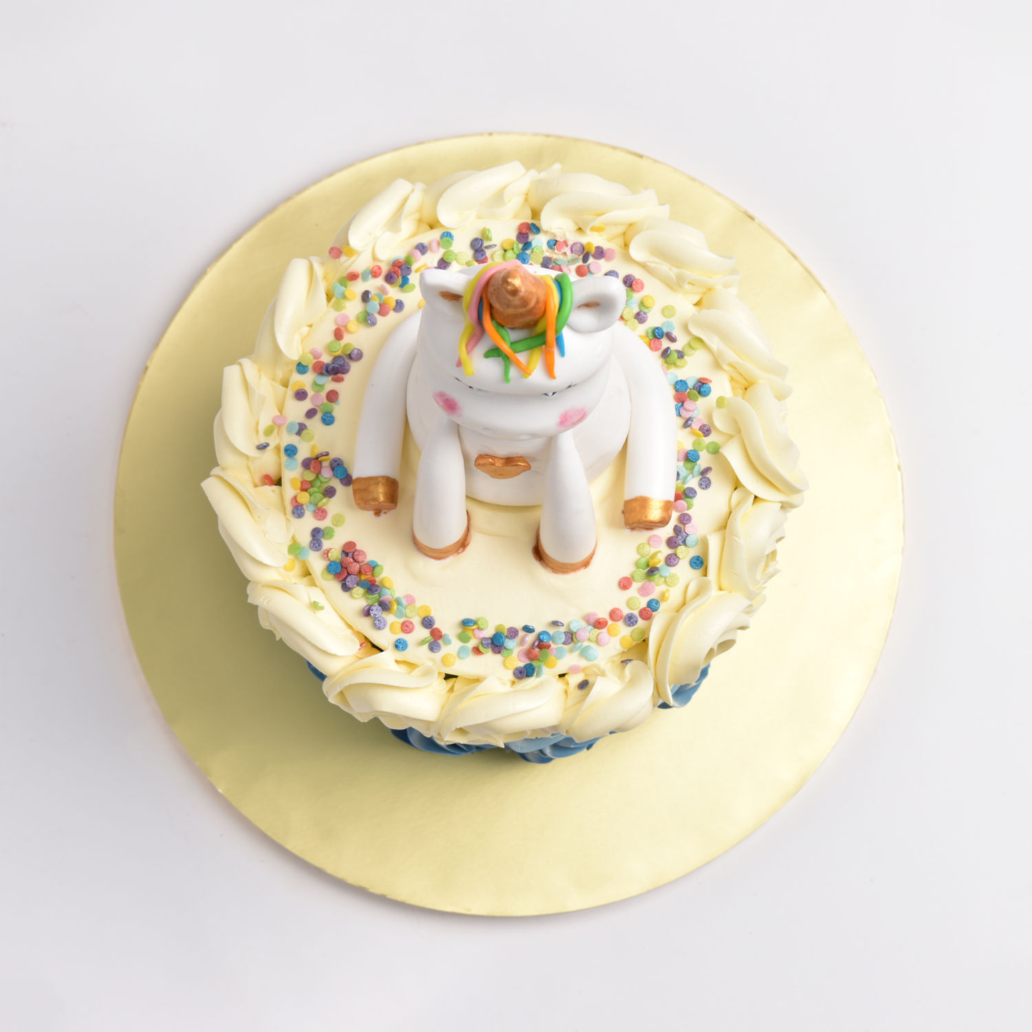 Order Glittering Horn Wonder Red Velvet Cake Online | Same-Day Delivery ...