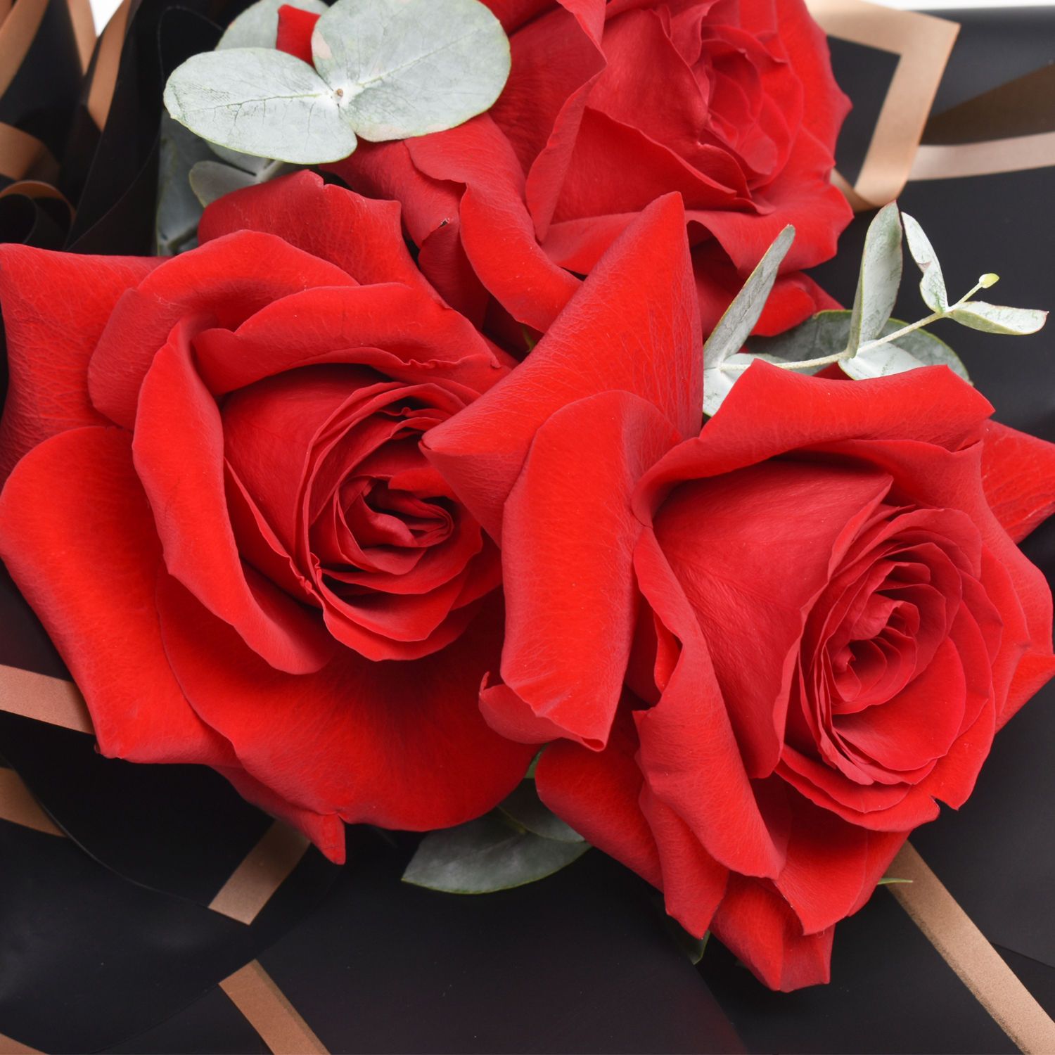 Order 3 Roses Bouquet Online | Same-Day Delivery UAE - Fnp.ae