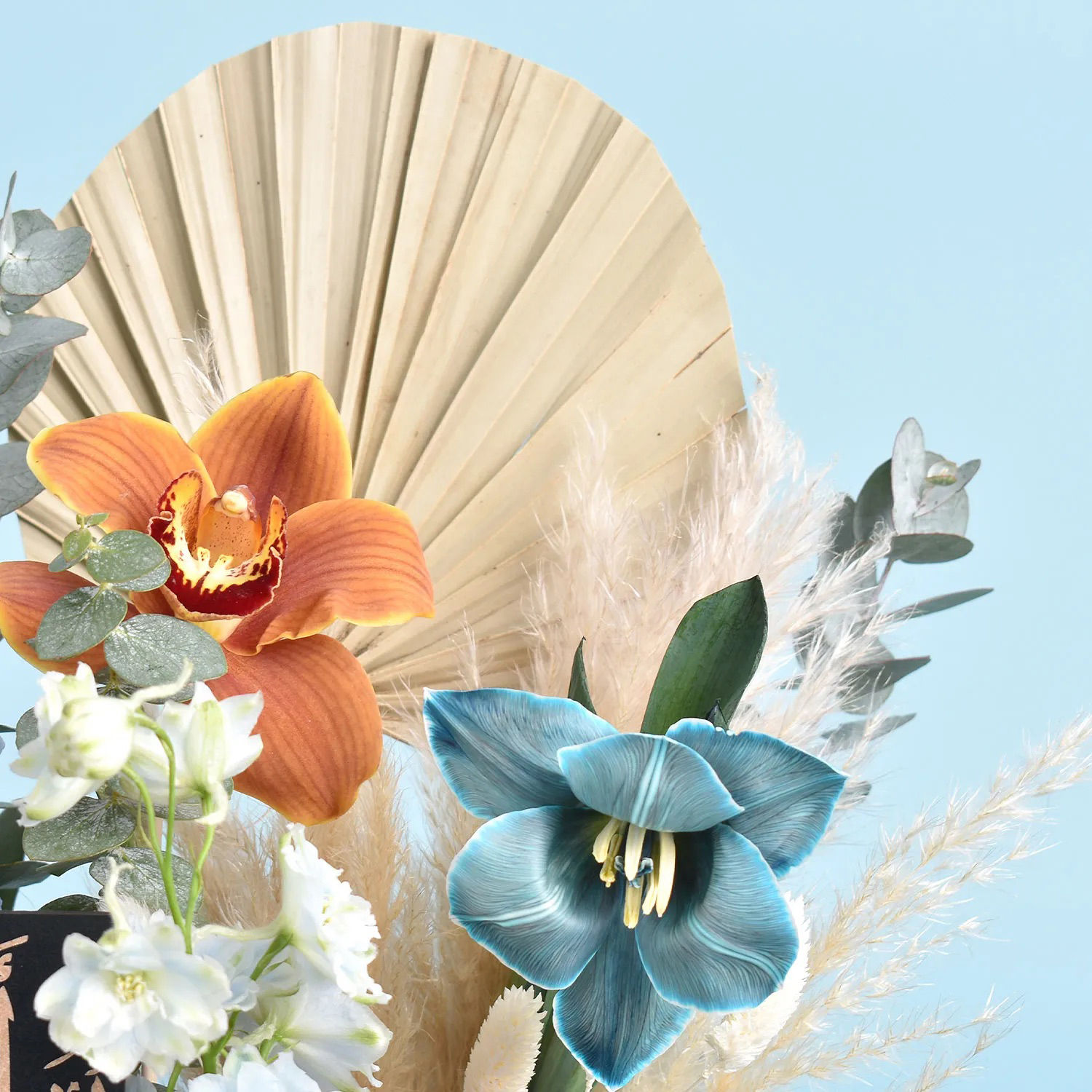 Online Premium Flowers Arrangement for Abba Gift Delivery in UAE - FNP