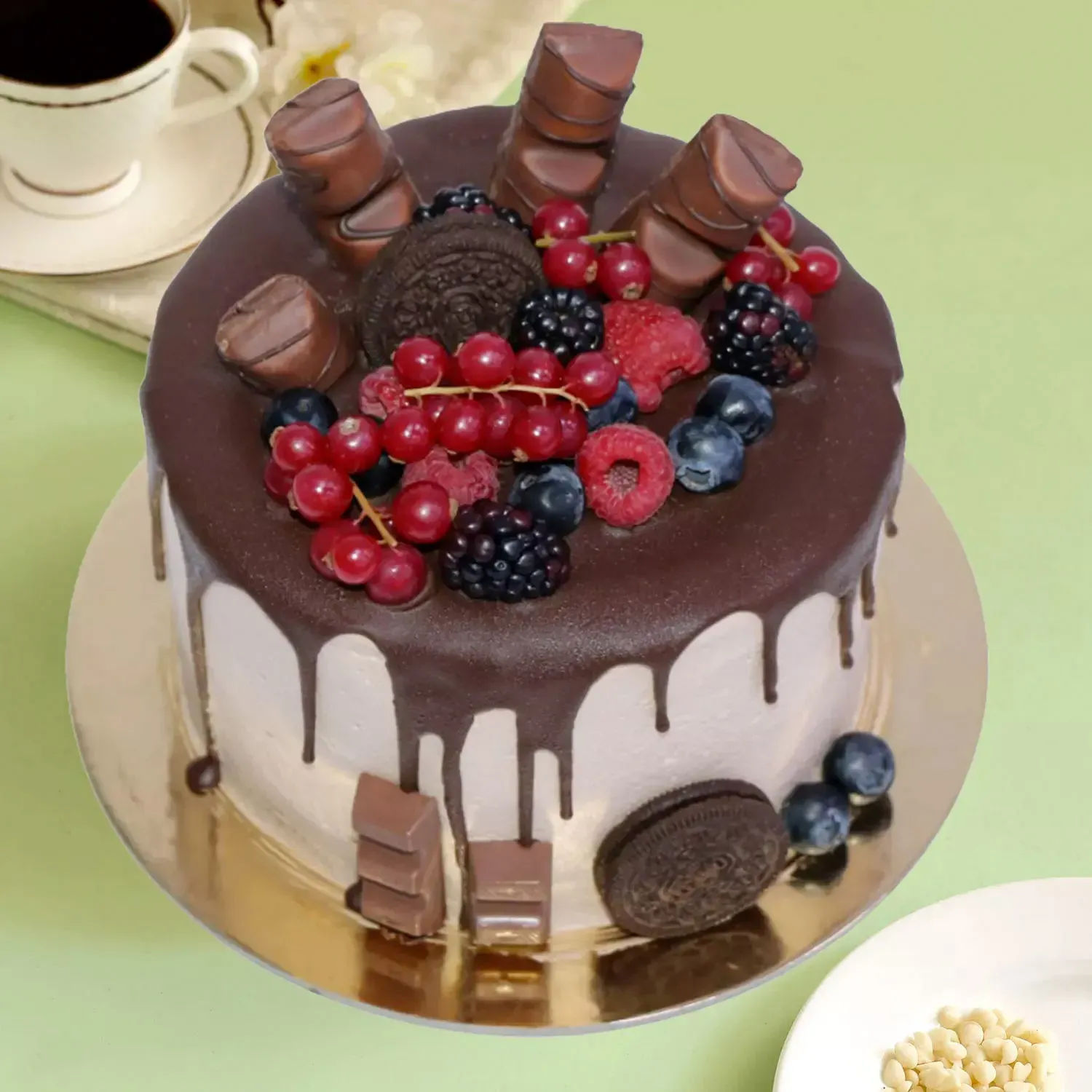 Order Candy Topped Choco Cake 1 Kg Online | Same-Day Delivery UAE - Fnp.ae