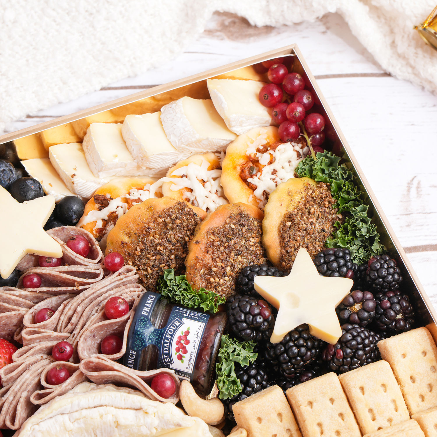 Online Santa Cheese and Munchies Box Gift Delivery in UAE - FNP