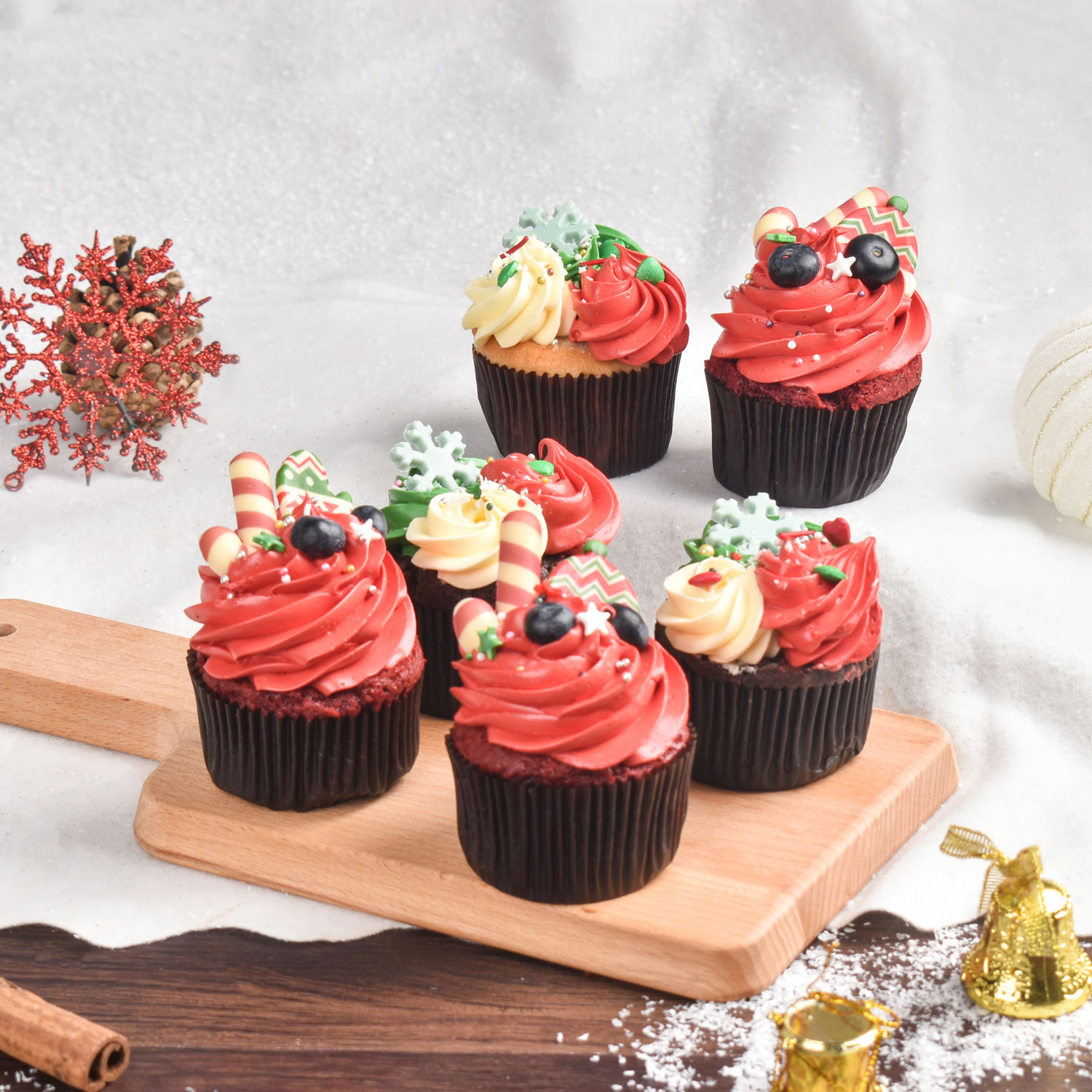 Order Santa's Delightful Christmas Cupcakes 6 Pcs Online | Same-Day ...