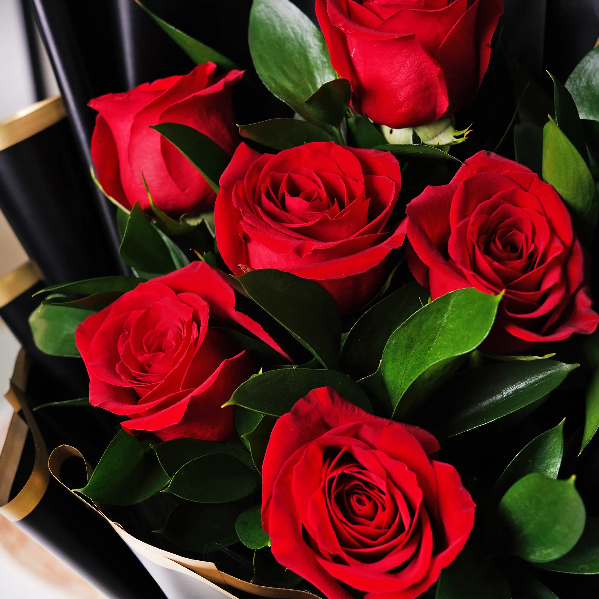 Order Red Roses with Red Velvet Cake Online | Same-Day Delivery UAE ...