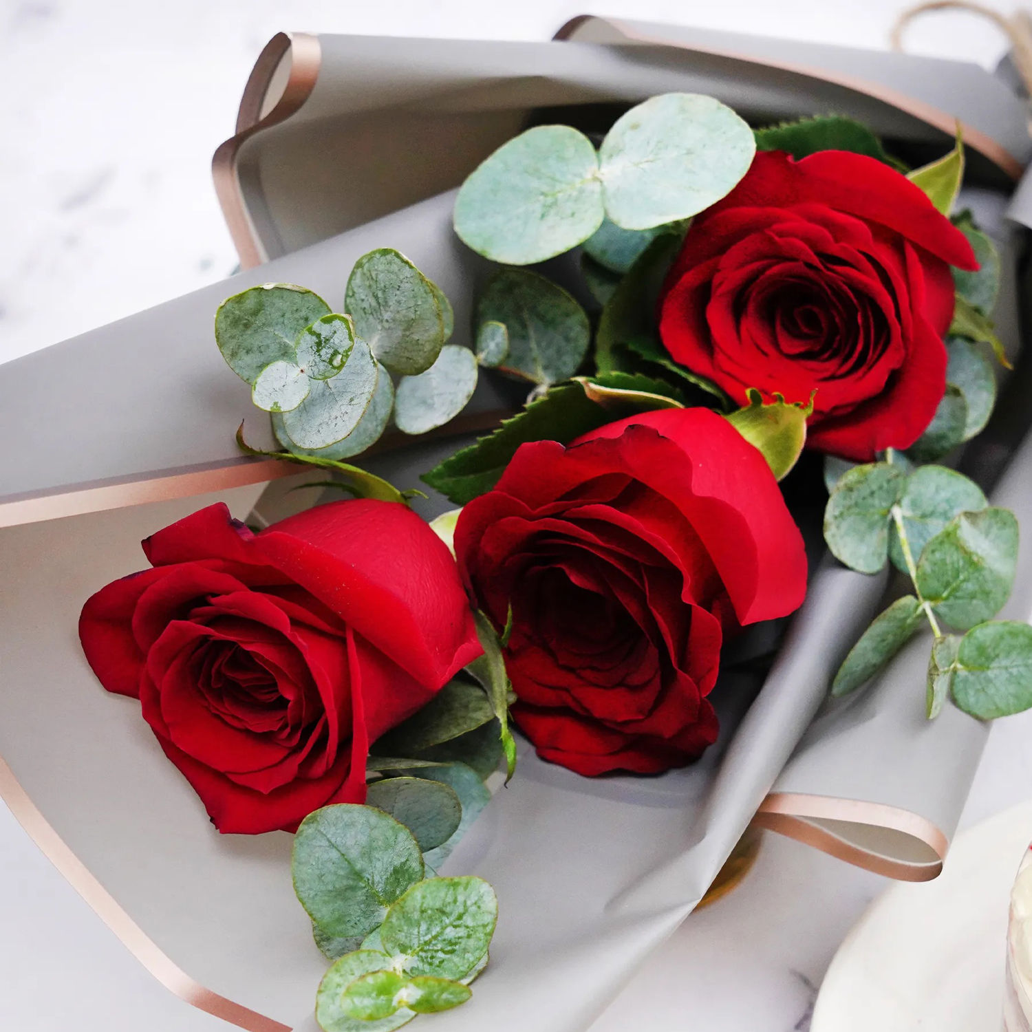 Order Red Velvet Cake and Bunch of 3 Red Roses Online | Same-Day ...