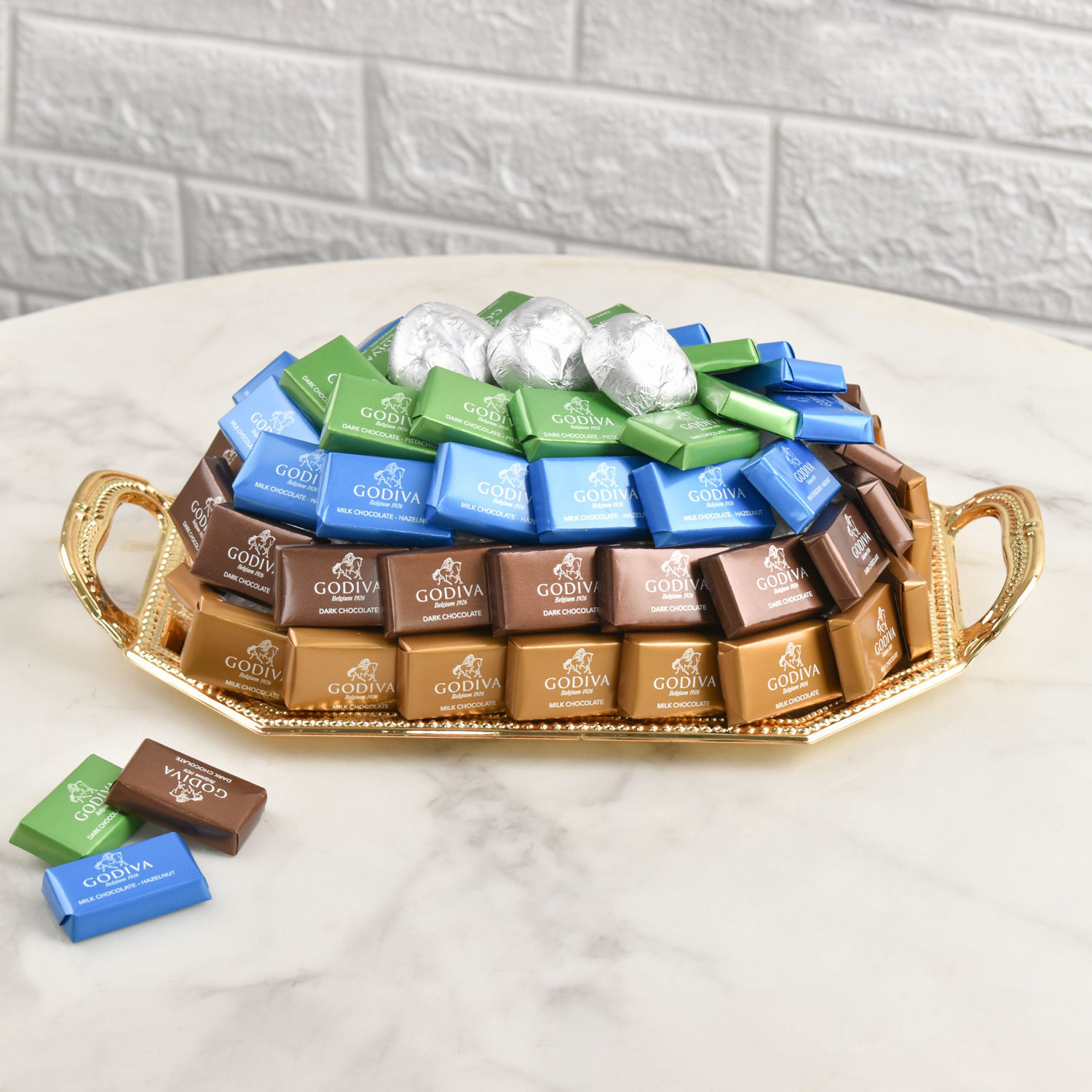 Order Godiva Chocolate Naps Arrangement Online | Same-Day Delivery UAE ...