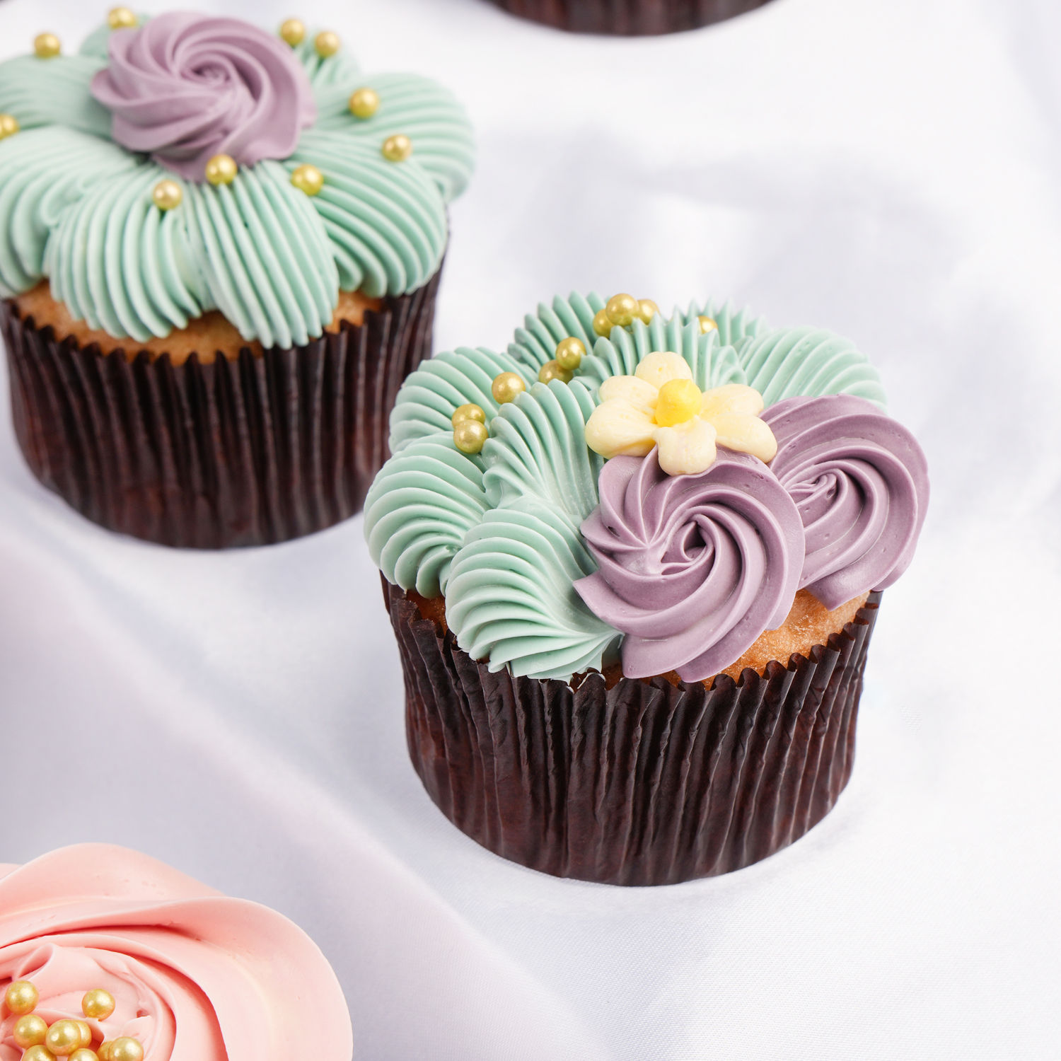 Order Tasteful Pastel Vanilla Cupcakes Online | Same-Day Delivery UAE ...