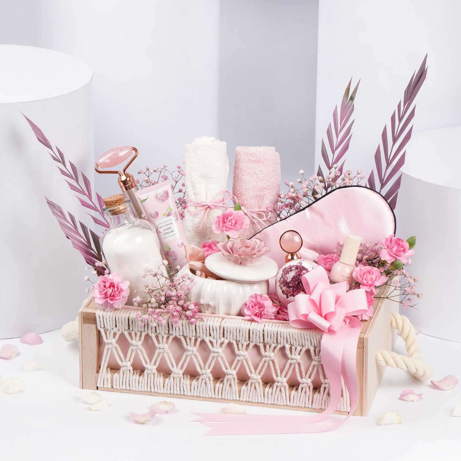 Order Personal Care Hamper For Her Online | Same-Day Delivery UAE - Fnp.ae