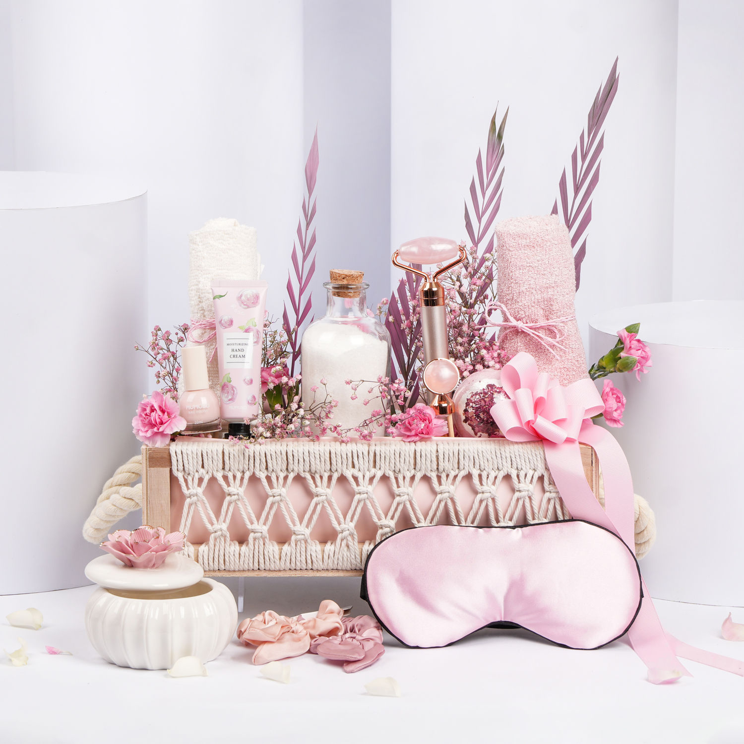 Order Personal Care Hamper For Her Online | Same-Day Delivery UAE - Fnp.ae