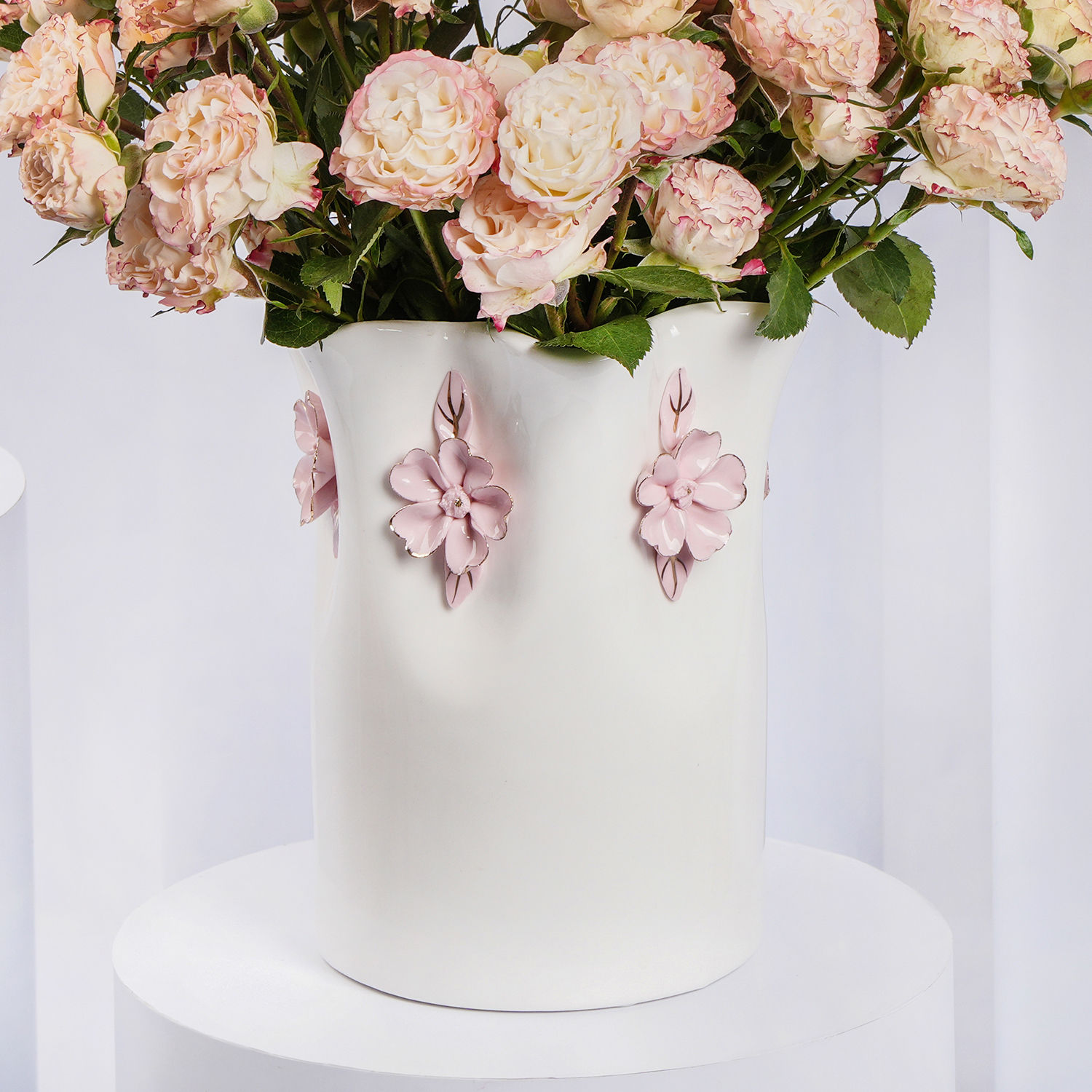 Order Rose Charming Flow In Premium Vase Online | Same-Day Delivery UAE ...