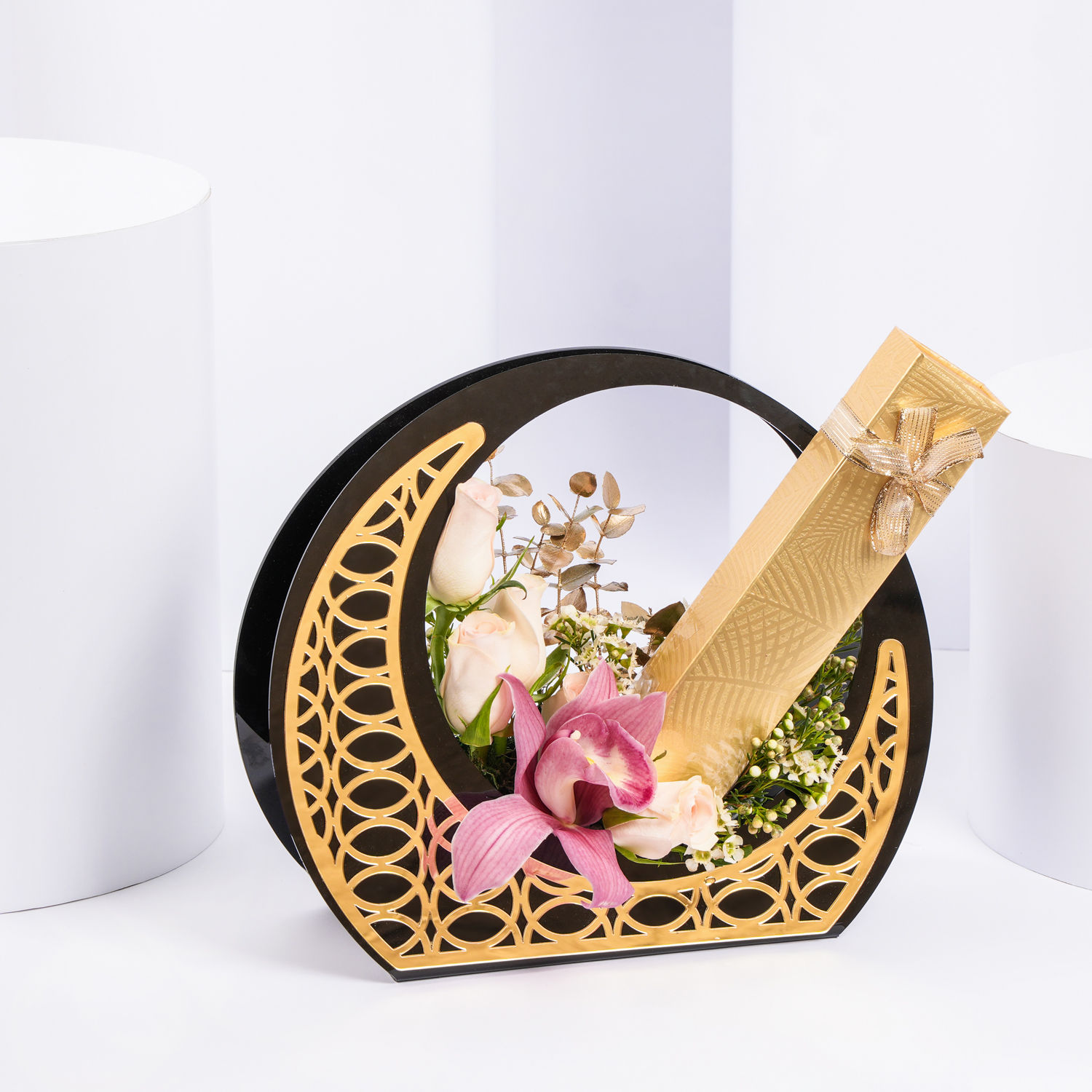 Order Bateel Gold Palm XS Gift Set Assorted With Flowers Online | Same ...