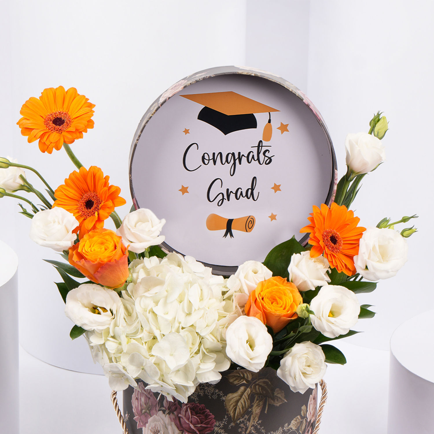Order Graduation Flowers In A Box Online | Same-Day Delivery UAE - Fnp.ae