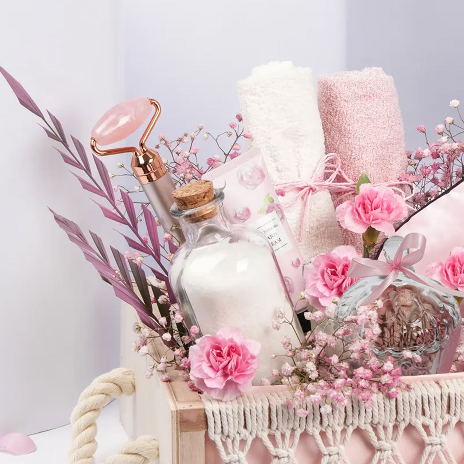 Order Personal Care Hamper For Her Online | Same-Day Delivery UAE - Fnp.ae