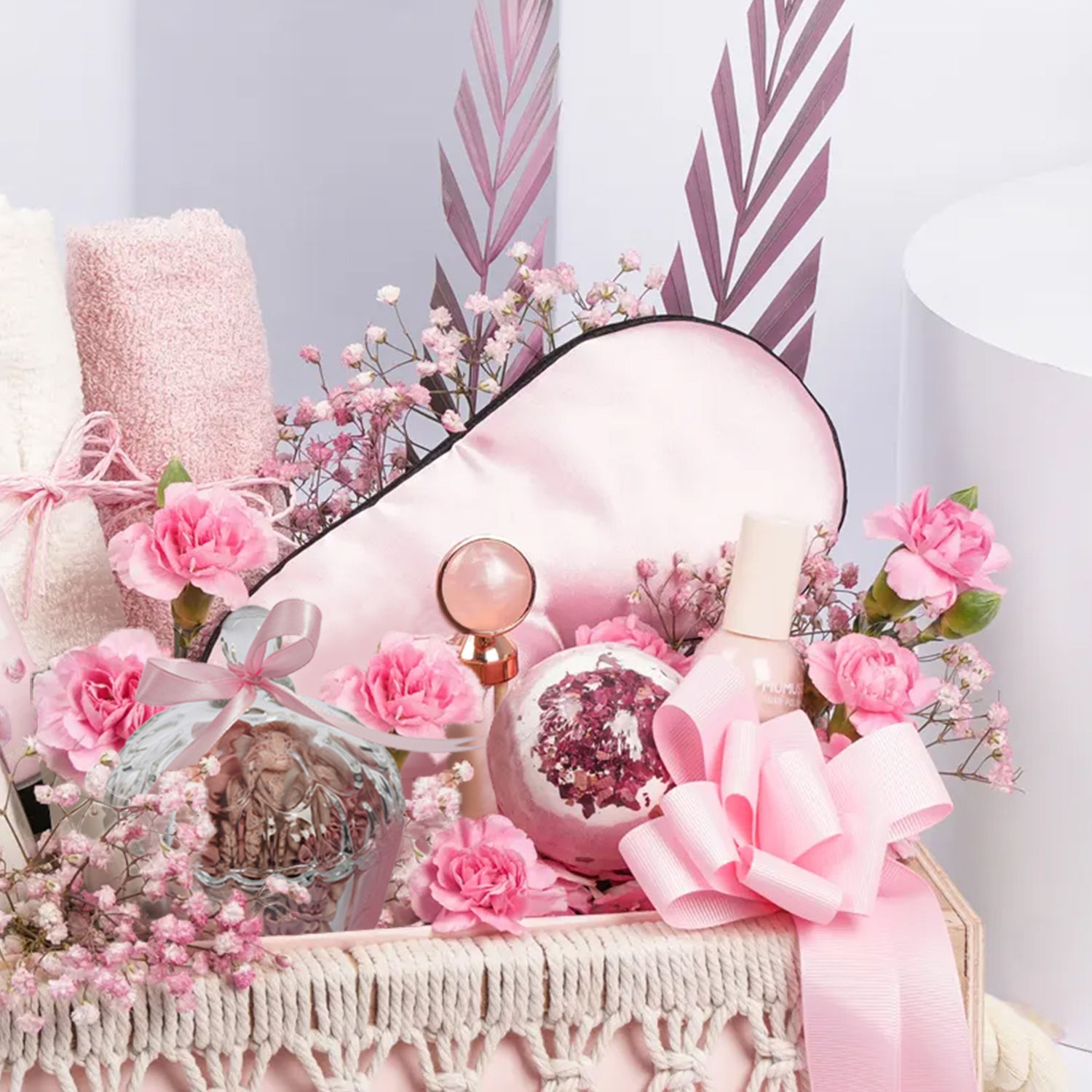 Order Personal Care Hamper For Her Online | Same-Day Delivery UAE - Fnp.ae