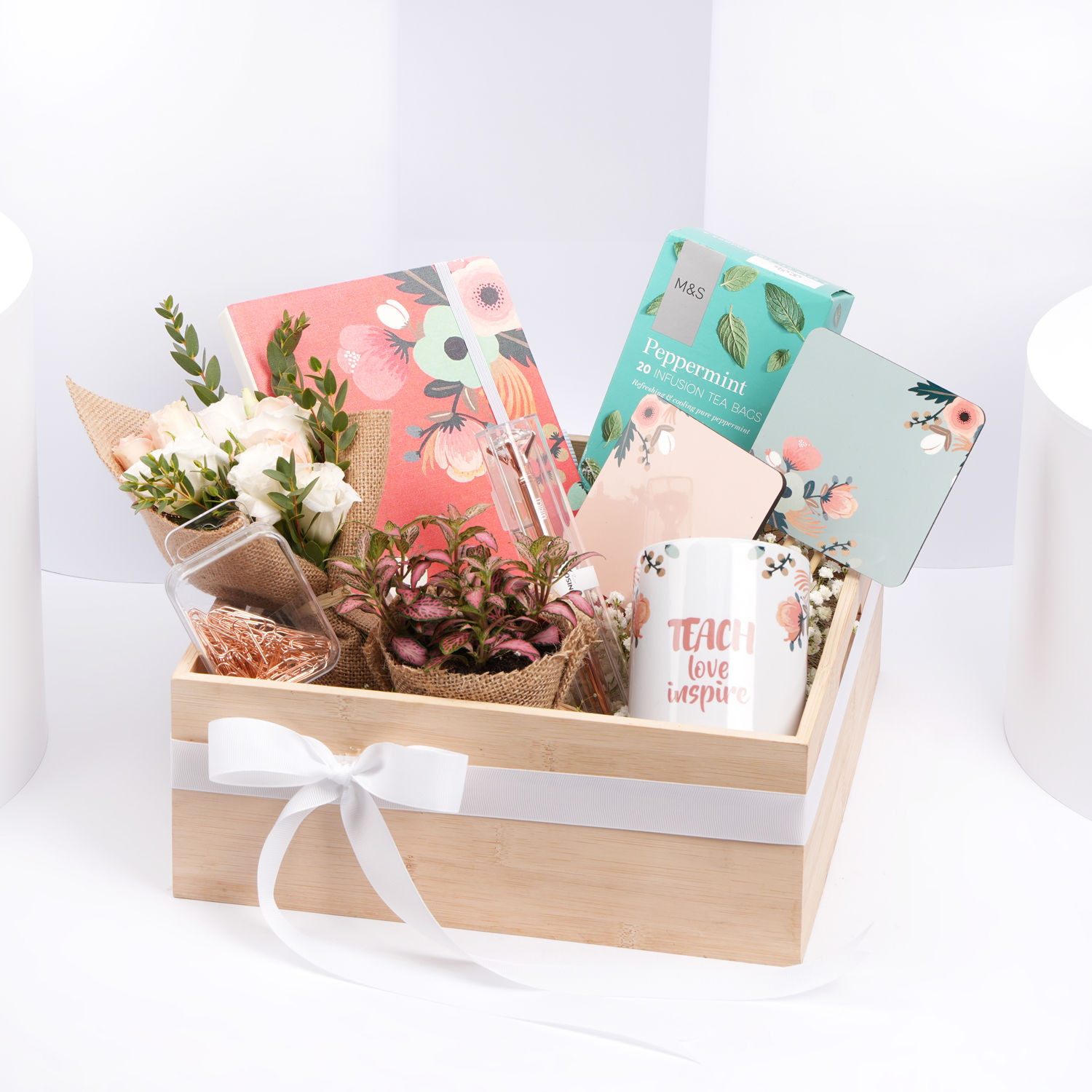 Order Teacher'S Essentials Gift Hampers Online | Same-Day Delivery UAE ...