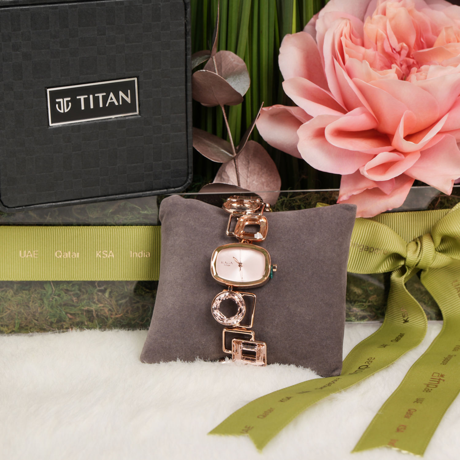 Order Titan Raga Watch For Her: Pink Dial, Floral Arrangement Online ...