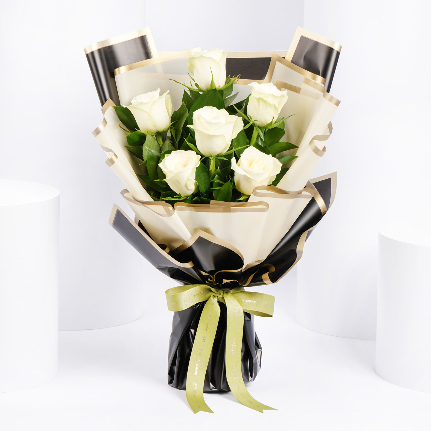 Order Beautiful White Roses Bouquet Online | Same-Day Delivery UAE - Fnp.ae